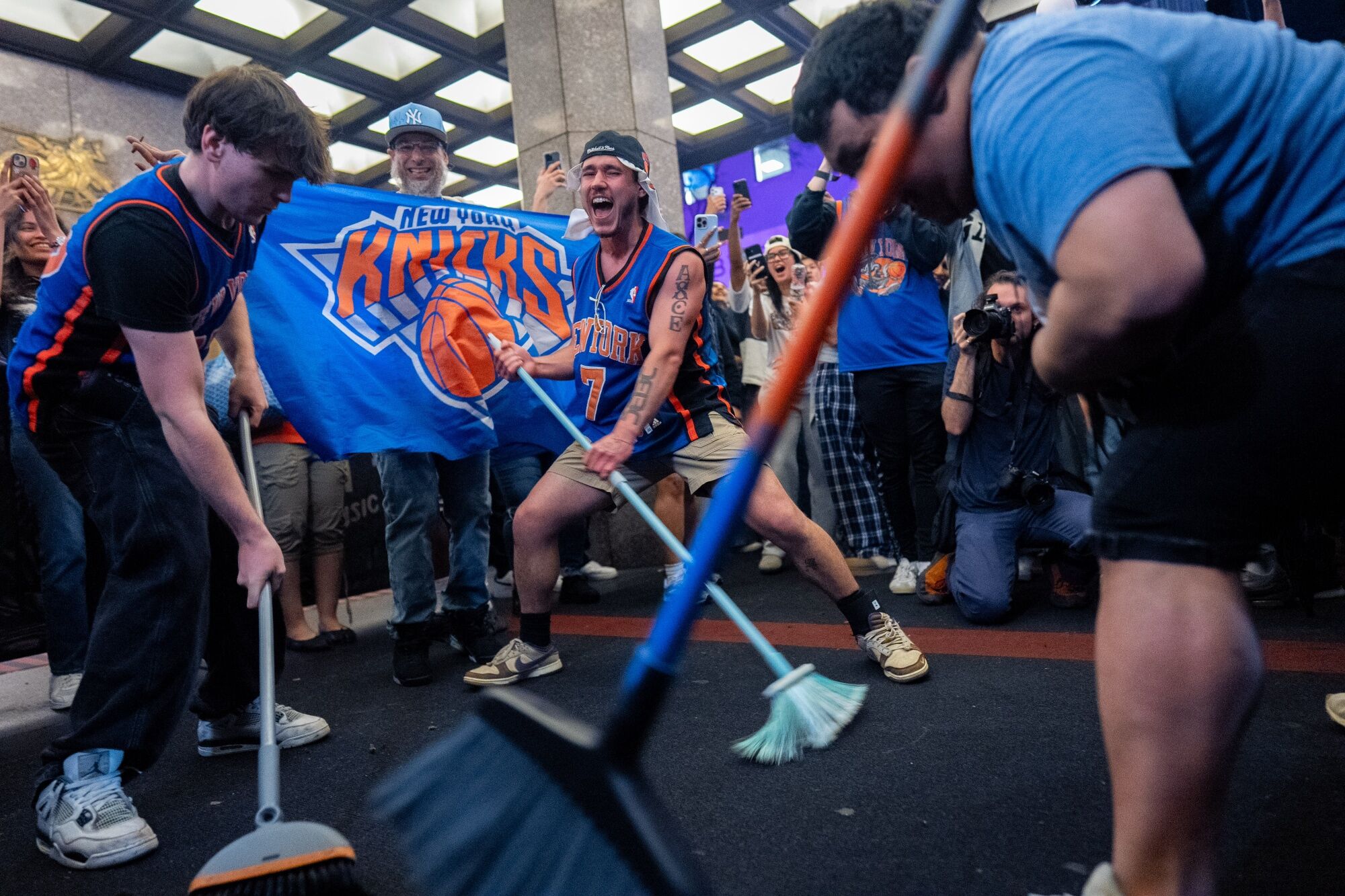 Knicks blowout prompts NYC bar to slash tabs by 37%: 'We took one for ...