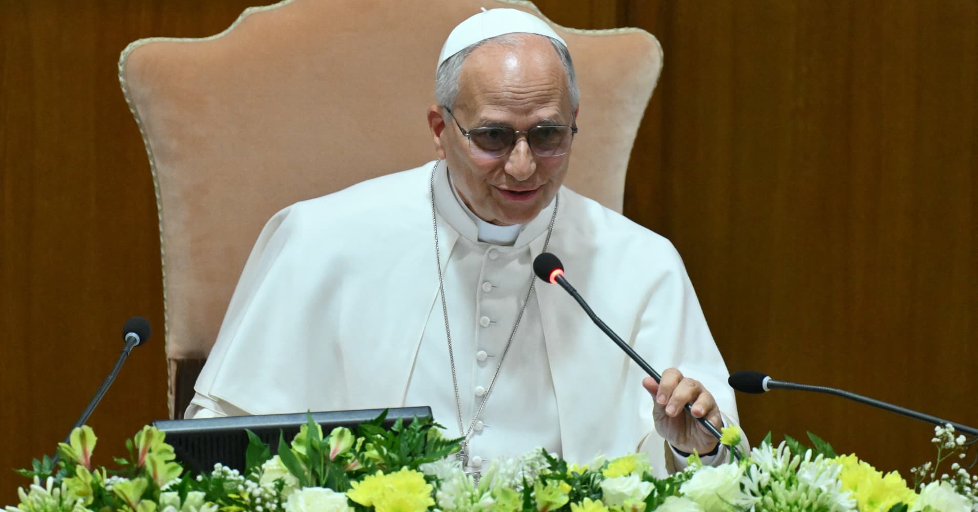 Trump officials split over Pope Leo’s AI warning as Vatican feud enters ...