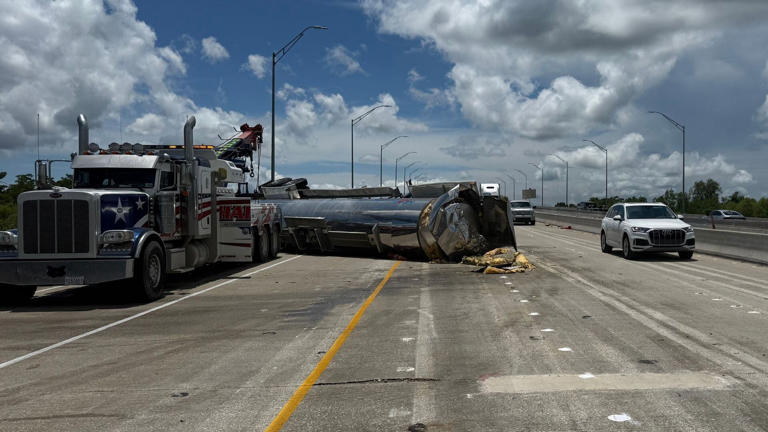 I-10E reopened at Texas border after 18-wheeler overturns