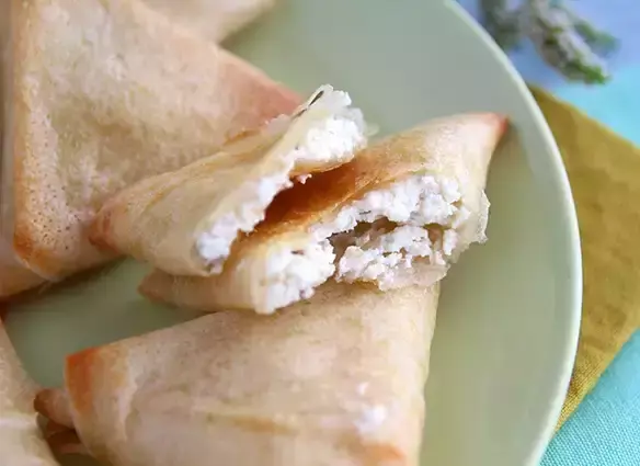 Samosas de queso de cabra y miel