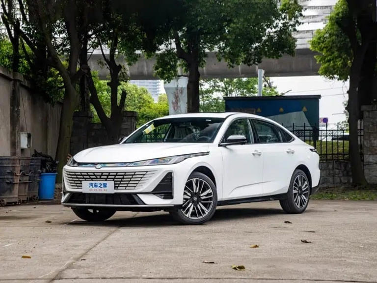 Changan renova su cartera en China con berlina híbrida y SUV integrados ...