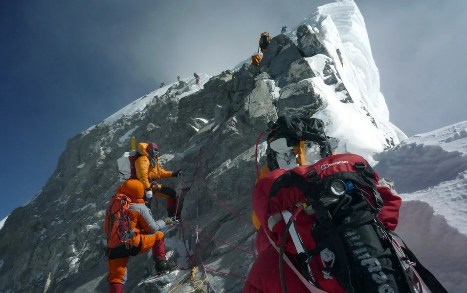 Family to leave Hyderabad climber’s body on Everest over Rs 90 lakh ...