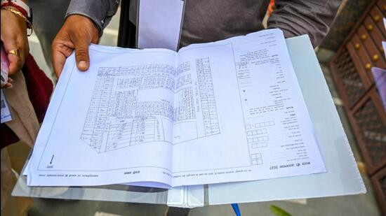Gautam Budh Nagar admin asks authorities to speed up census related work