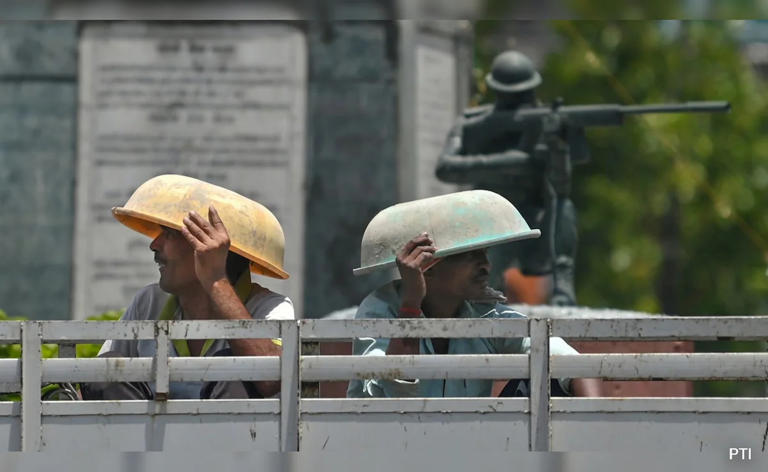 Weather live updates: Yellow alert for heat wave in Delhi today, relief ...