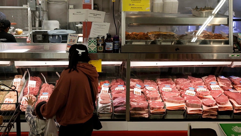Albertsons closes stores as Walmart cuts prices and Target rebounds