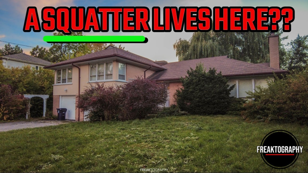 Exploring a tiny abandoned squatter’s house hidden in the city