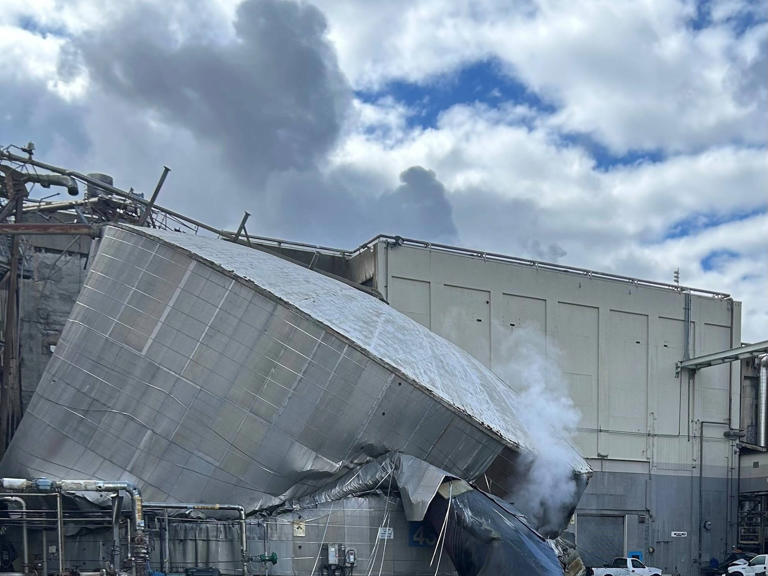 2nd person dies, 9 still missing in chemical tank rupture at paper mill ...