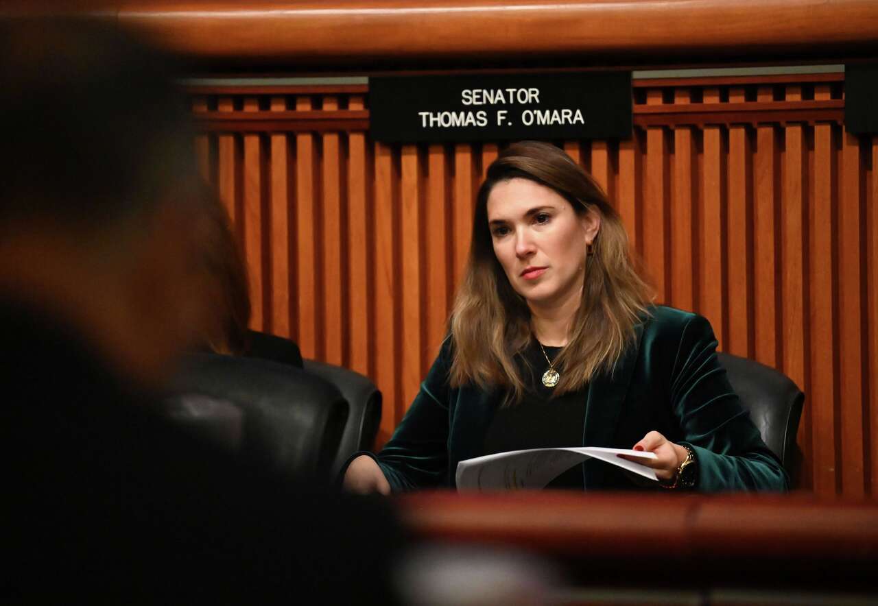 AI could upend thousands of jobs. A bill would make New York start ...