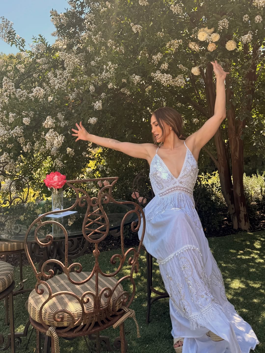 Put down the cover-up—Jennifer Lopez knows the chicest layer to wear ...