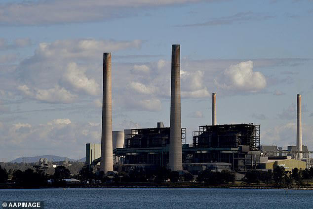 Labor heavyweight turns on his own party as coal power plant is torn down