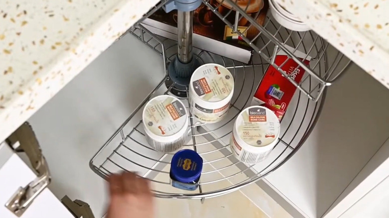 Goodbye dated lazy Susan cabinets: The open solution that looks sleek ...