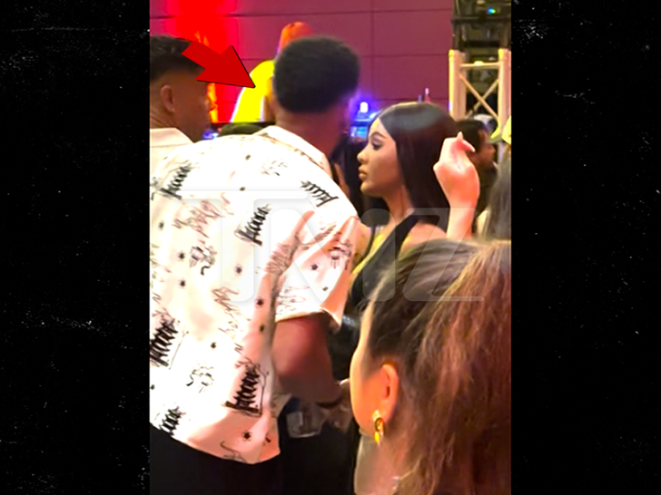 '90 Day Fiancé' stars Jamal Menzies and Emma Perry get cozy on night out