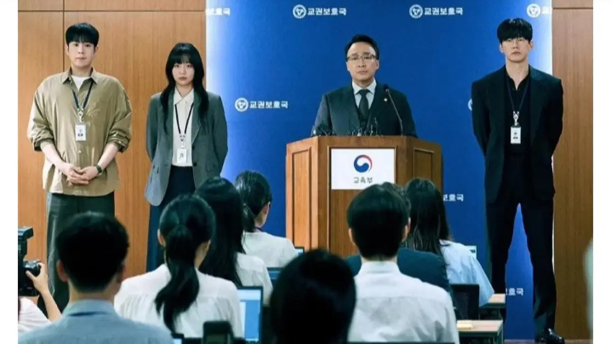 Dalam drama Teach You a Lesson, Lee Sung Min, Kim Moo Yeol, Jin Ki Joo ...