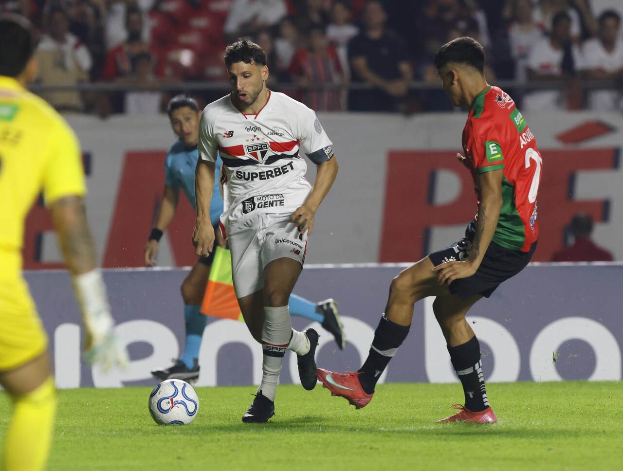 São Paulo domina Boston River e se classifica como líder do grupo
