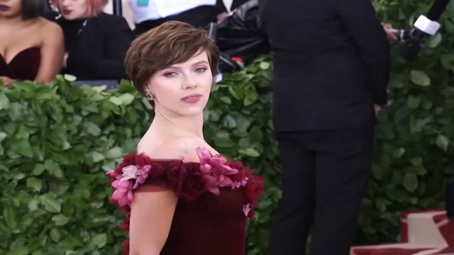 Scarlett Johansson stuns on the red carpet