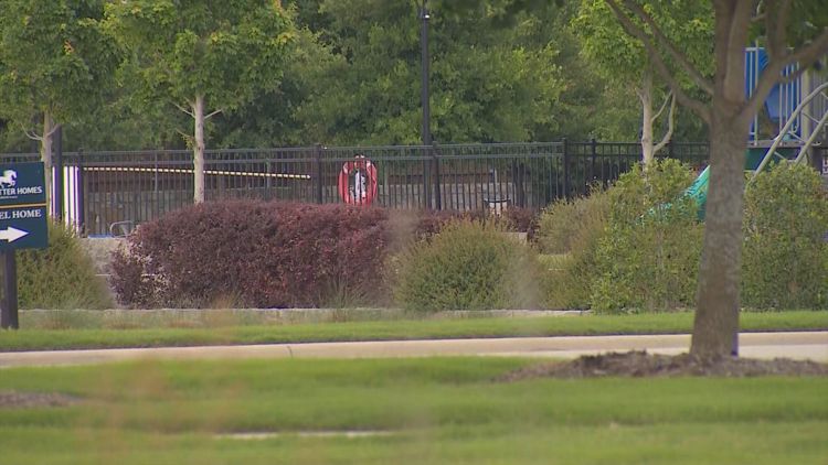Man arrested after bringing rifle to Melissa community pool during ...