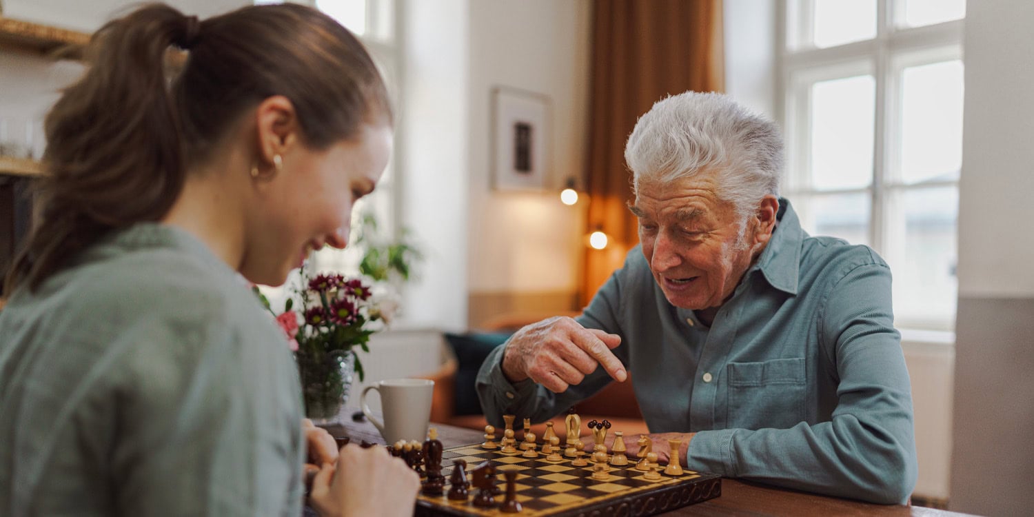 The cognitive difference between amateur and expert chess players