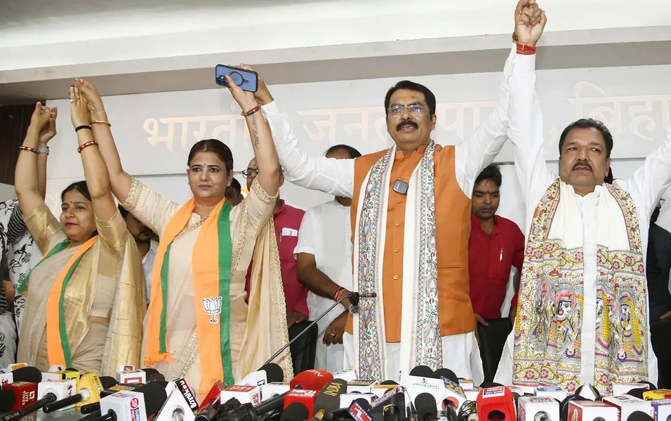Ritu Jaiswal quits RJD to join BJP in Patna