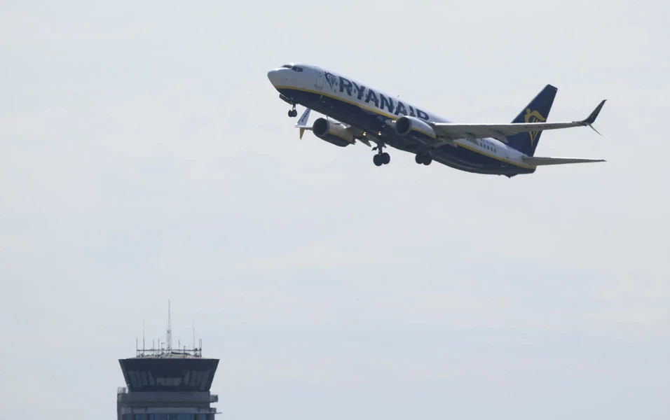 Budget airlines cut fares despite soaring fuel costs