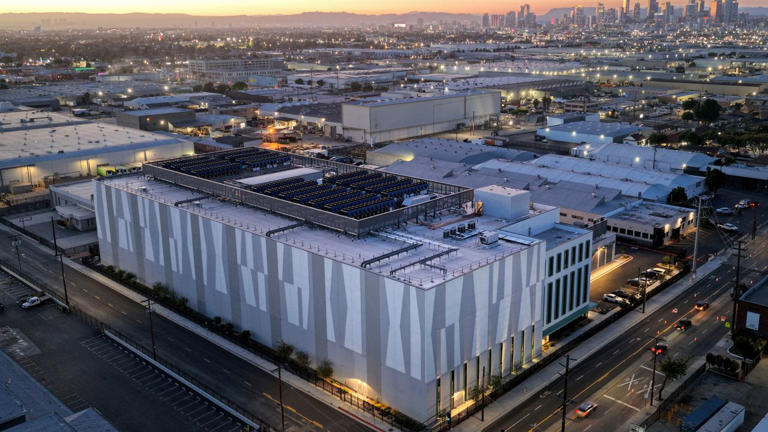 Insurers warn $800 billion in data center investments are exposed to ...