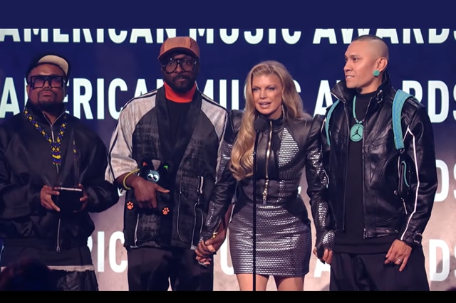 Fergie joins Black Eyed Peas in accepting 'Best Throwback Song' award ...