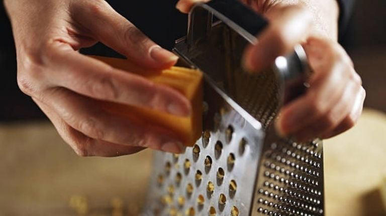 Tu viejo rallador de queso no lo tires, posees un tesoro: la idea DIY ...