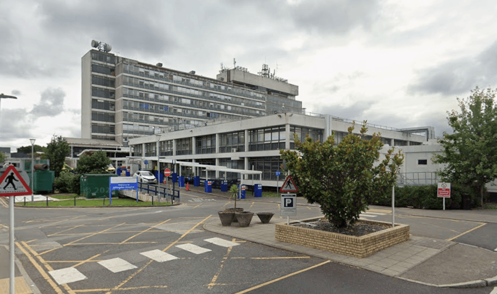 Doctor stabbed by 'smirking patient with big knife' in horror hospital ...