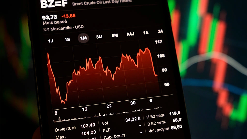 ASX 200 set for slight dip as commodities diverge