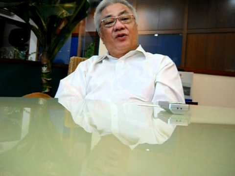 Leaving multinational firm for curry puff stall: How entrepreneur Han ...