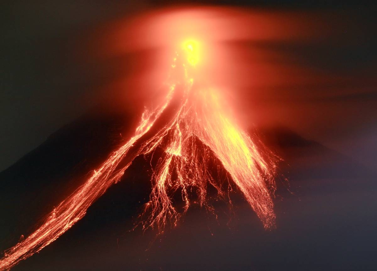 Meteor caused bright streak over Mayon Volcano, says PH space agency