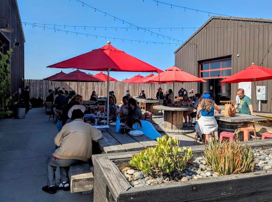 Tin City spot closes and a new beach sandwich shop opens. Today's top ...