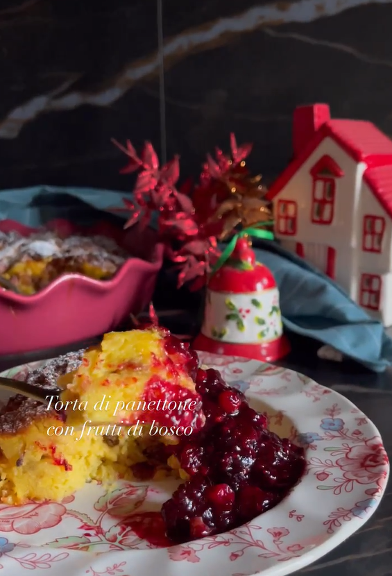 Torta di panettone con frutti di bosco: ricetta cremosa per ...