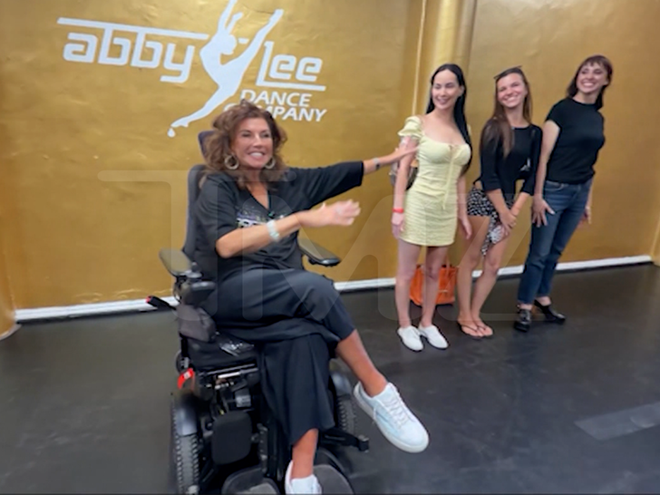 Abby Lee Miller gets boozy with fans, revisits 'Dance Moms' feuds
