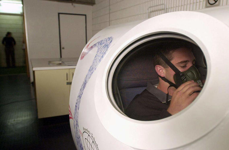 Hyperbaric oxygen therapy: What it's FDA-approved for and why experts ...