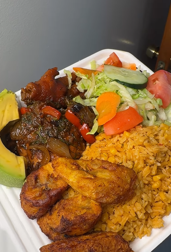 Pollo guisado & locrio de maíz with sweet plantains: Dominican comfort ...