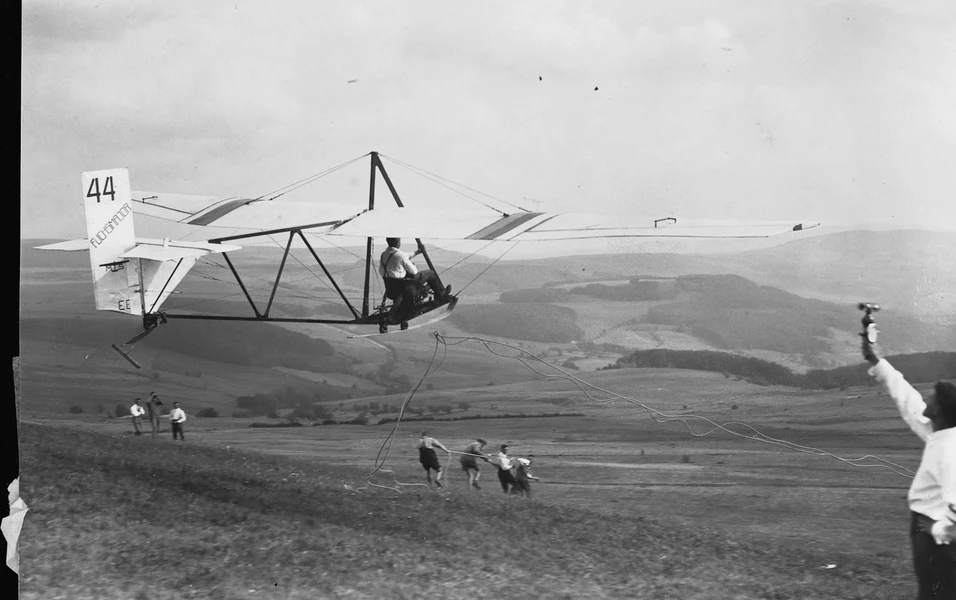British glider champion dies in Italian competition crash