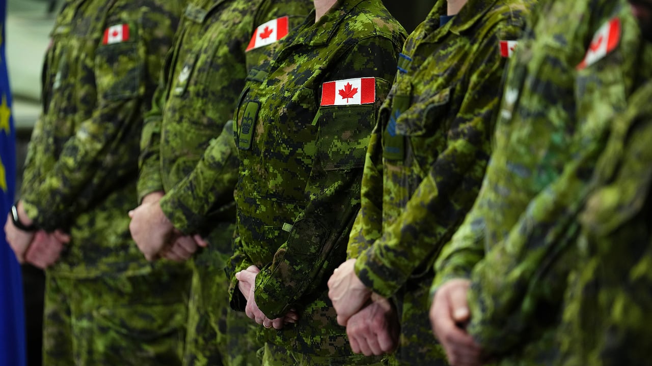 Military superiors must disclose relationships with subordinates