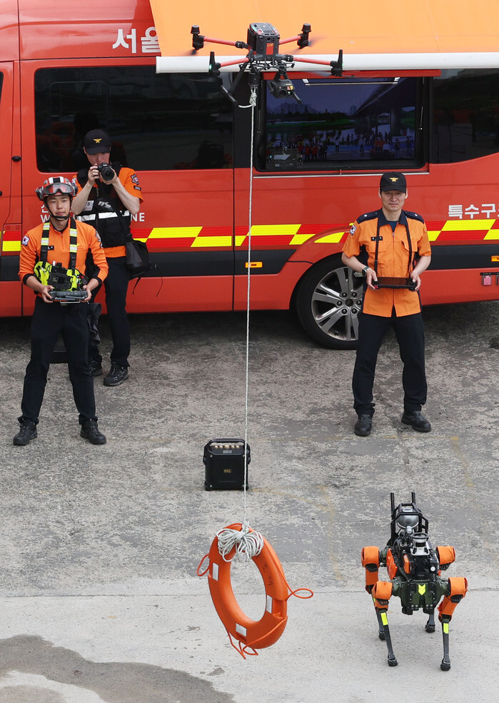 Lifesaving drill with drone