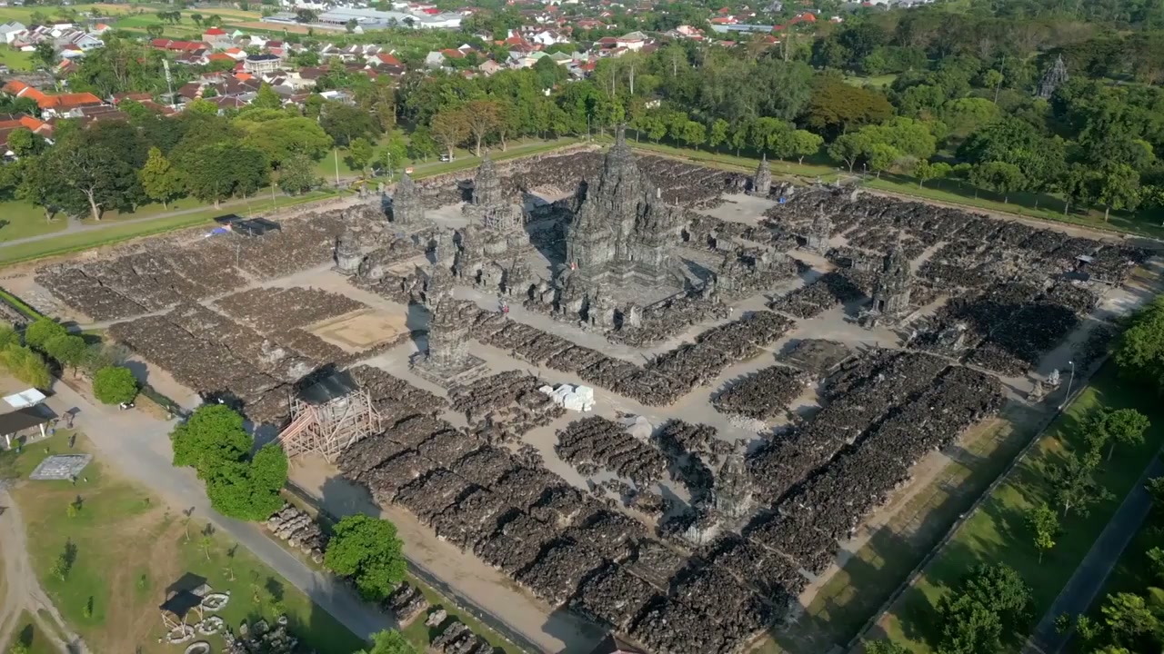 Templo Prambanan, Indonésia: vistas de drones do grande templo hindu
