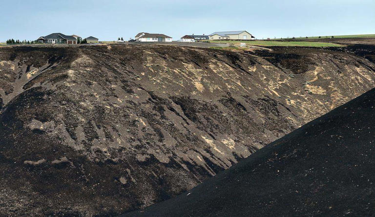 Evacuation order lifted as 1,700-acre Badger Canyon fire nearly contained
