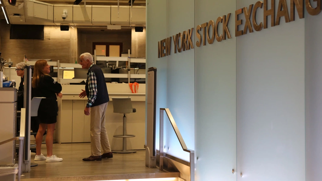 ASX 200 set for slight dip as commodities diverge