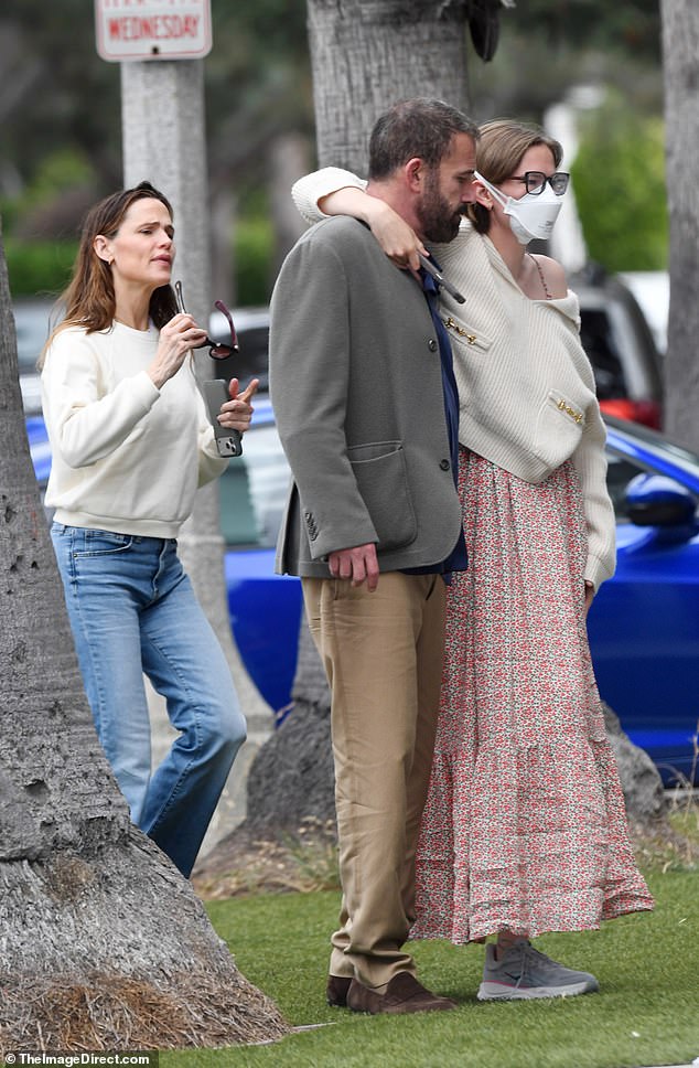 Ben Affleck and Jennifer Garner dote on mask-clad daughter Violet as ...