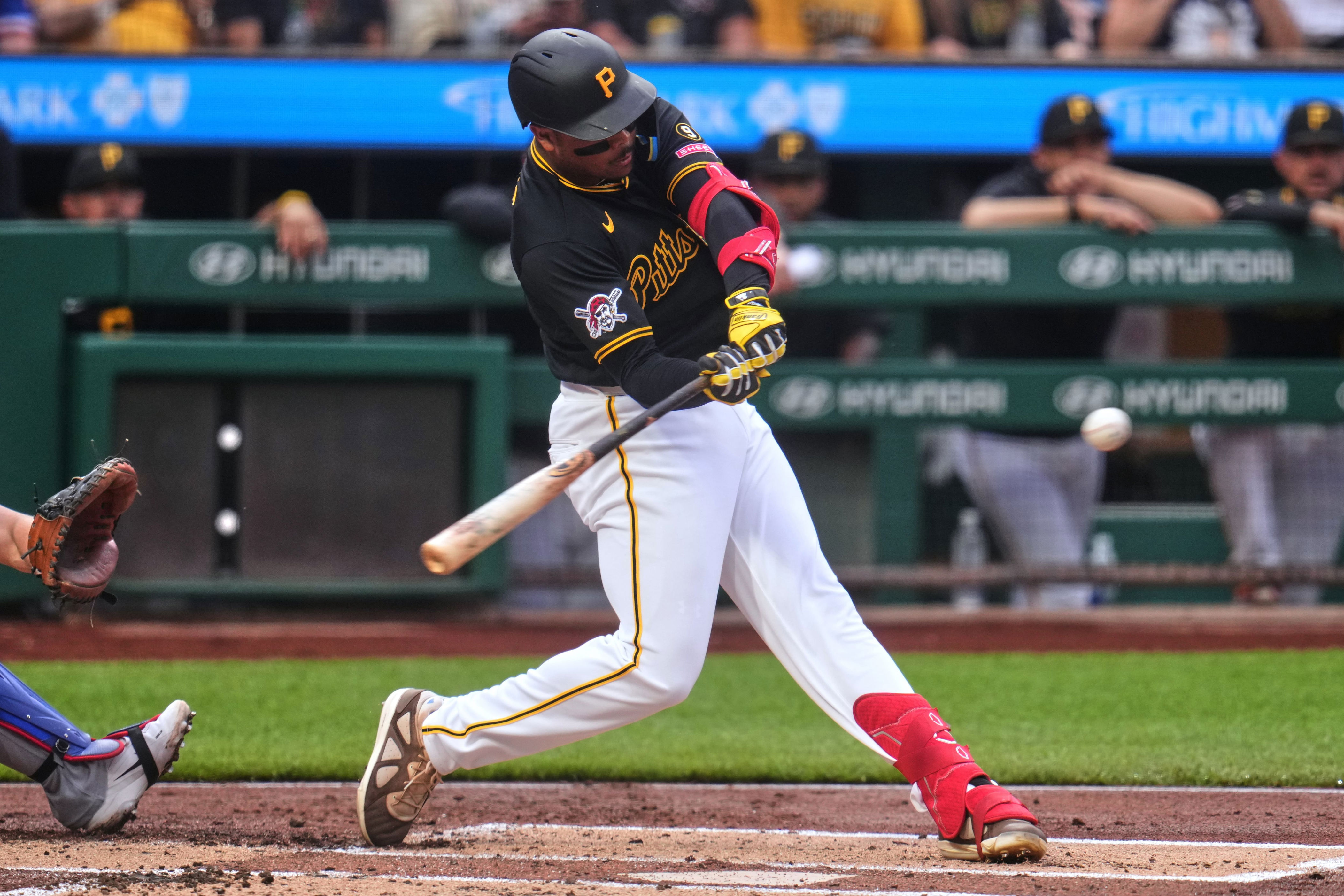 Valdez, Horwitz lead surge as Pirates pound Cubs for 3rd straight win