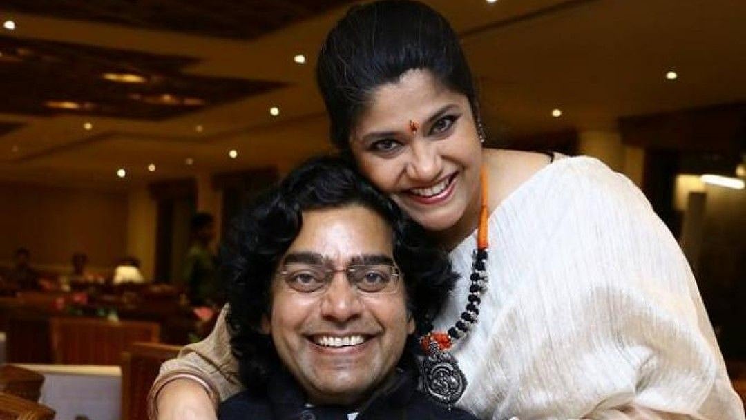Ashutosh Rana and Renuka Shahane renew wedding vows on 25th anniversary ...