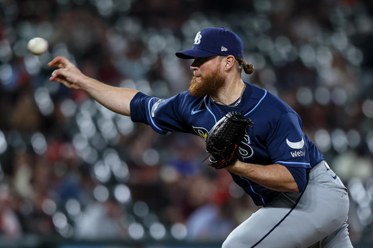 Craig Kimbrel debuts with Rays, moving him closer to an all-time record