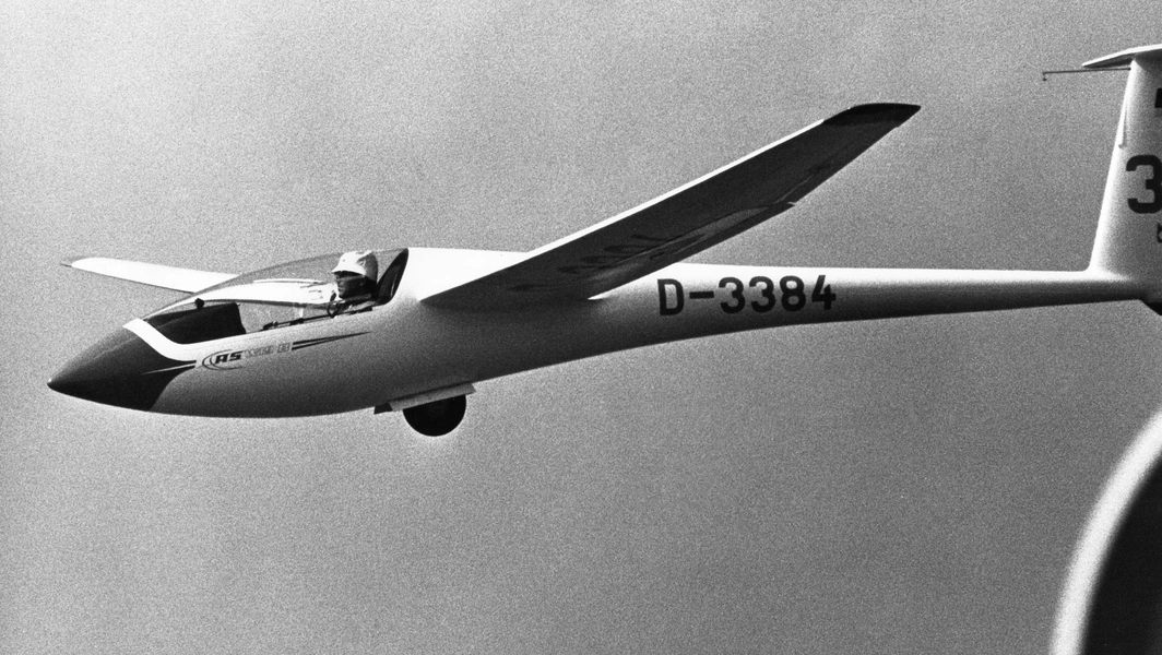 British glider champion dies in Italian competition crash
