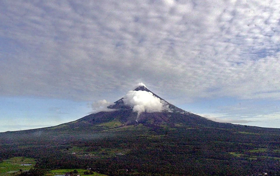 Meteor burns up over erupting Mayon volcano in rare sighting
