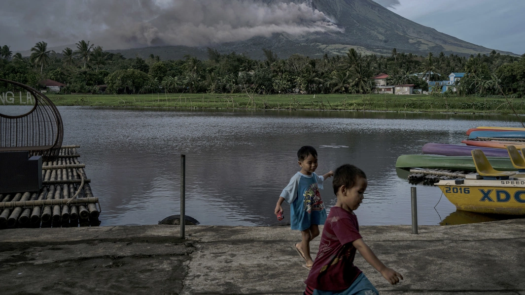 Meteor burns up over erupting Mayon volcano in rare sighting