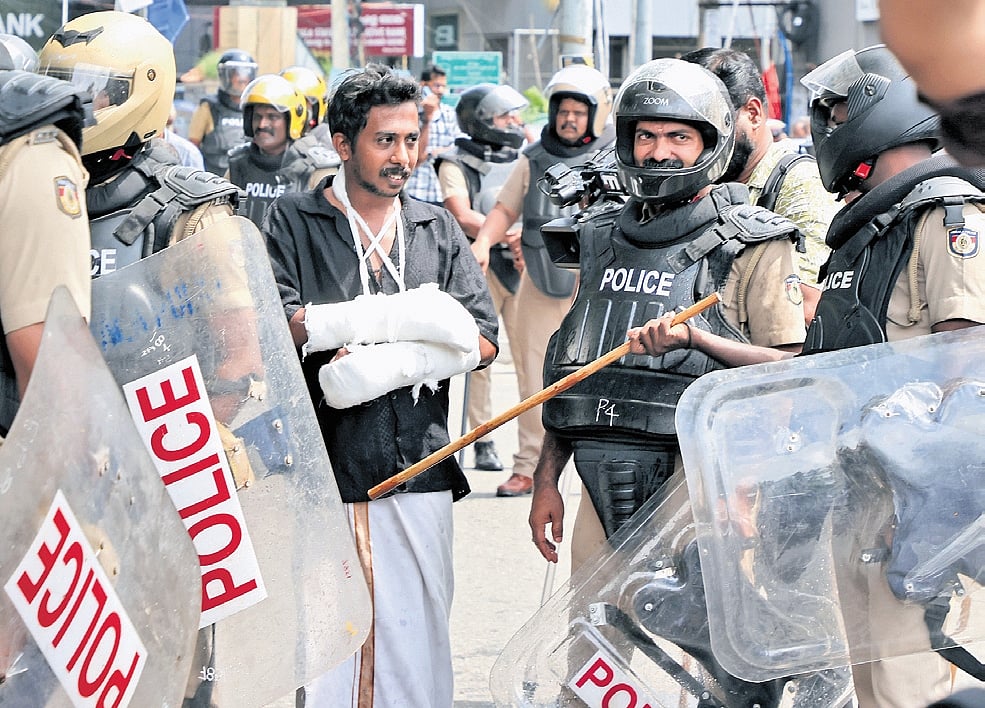 Home dept not under Chennithala’s control, but Satheesan’s: SFI