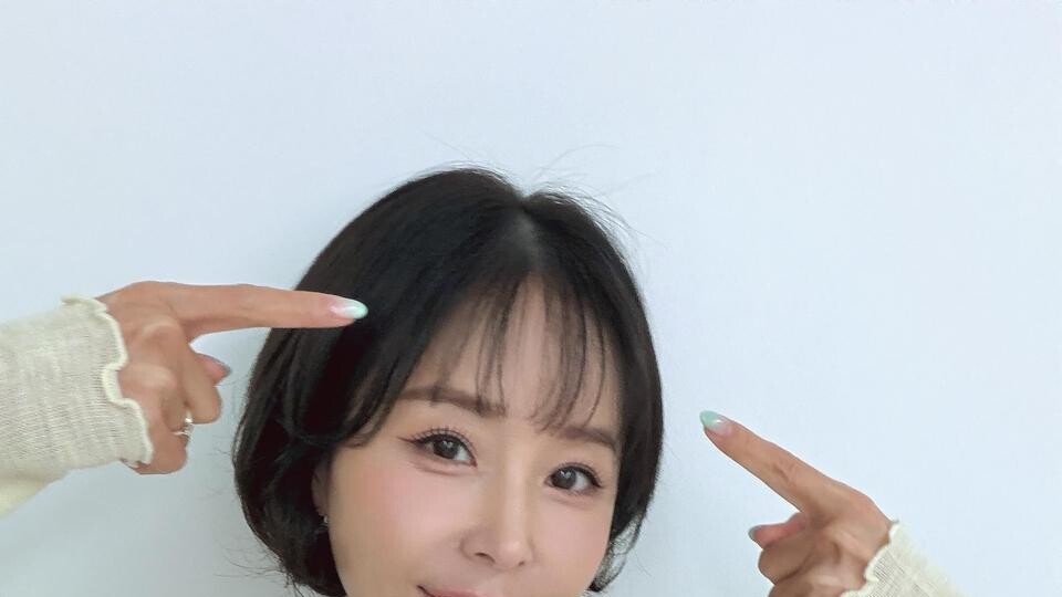 신지, 앞머리로 이미지 변신…결혼 후 첫 근황